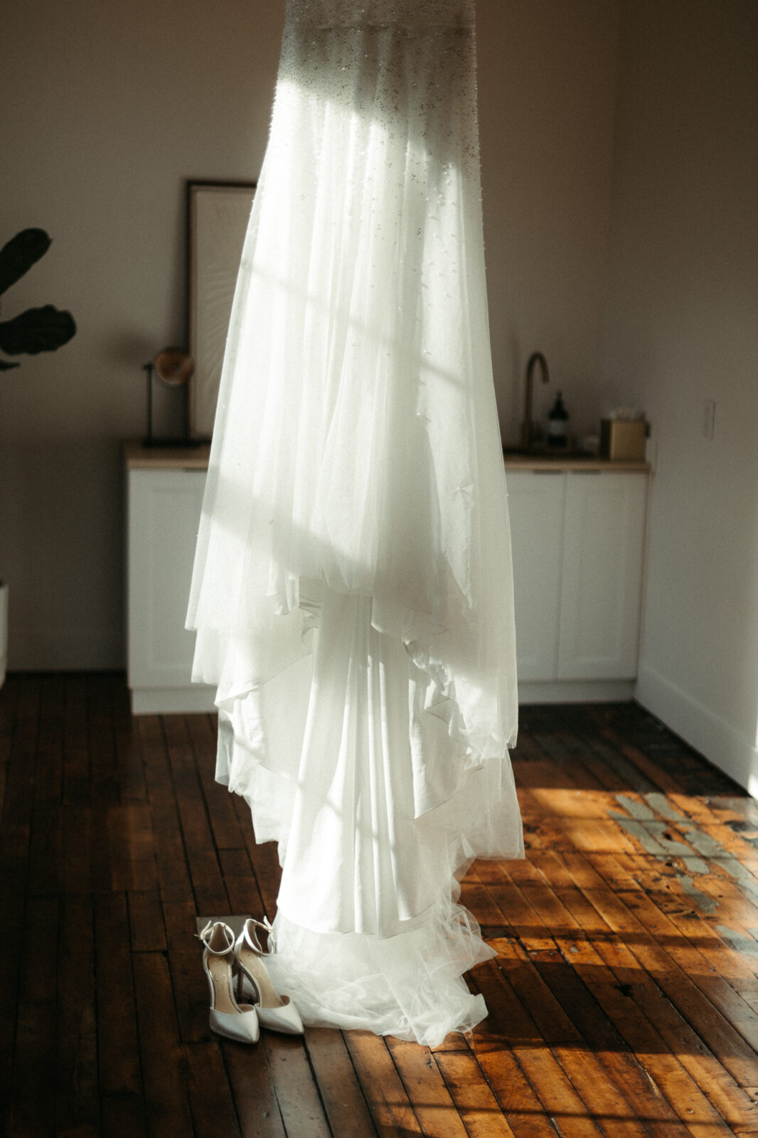 Baker Lofts Wedding Photos, Holland Michigan - sollunaphotography.com